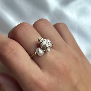 Seashell Chain Ring US | Shell Pearl Jewelry | Mermaid Aesthetic Ring | Ocean Themed Jewelry ...