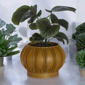 The Mylo Vintage Style Minimalist Planter Vintage Inspired Plants Mid ...