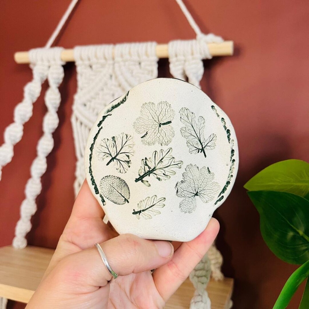 Freeman Ceramics Stoneware Pouch vase Leaf Embossed Print Green Signed ...