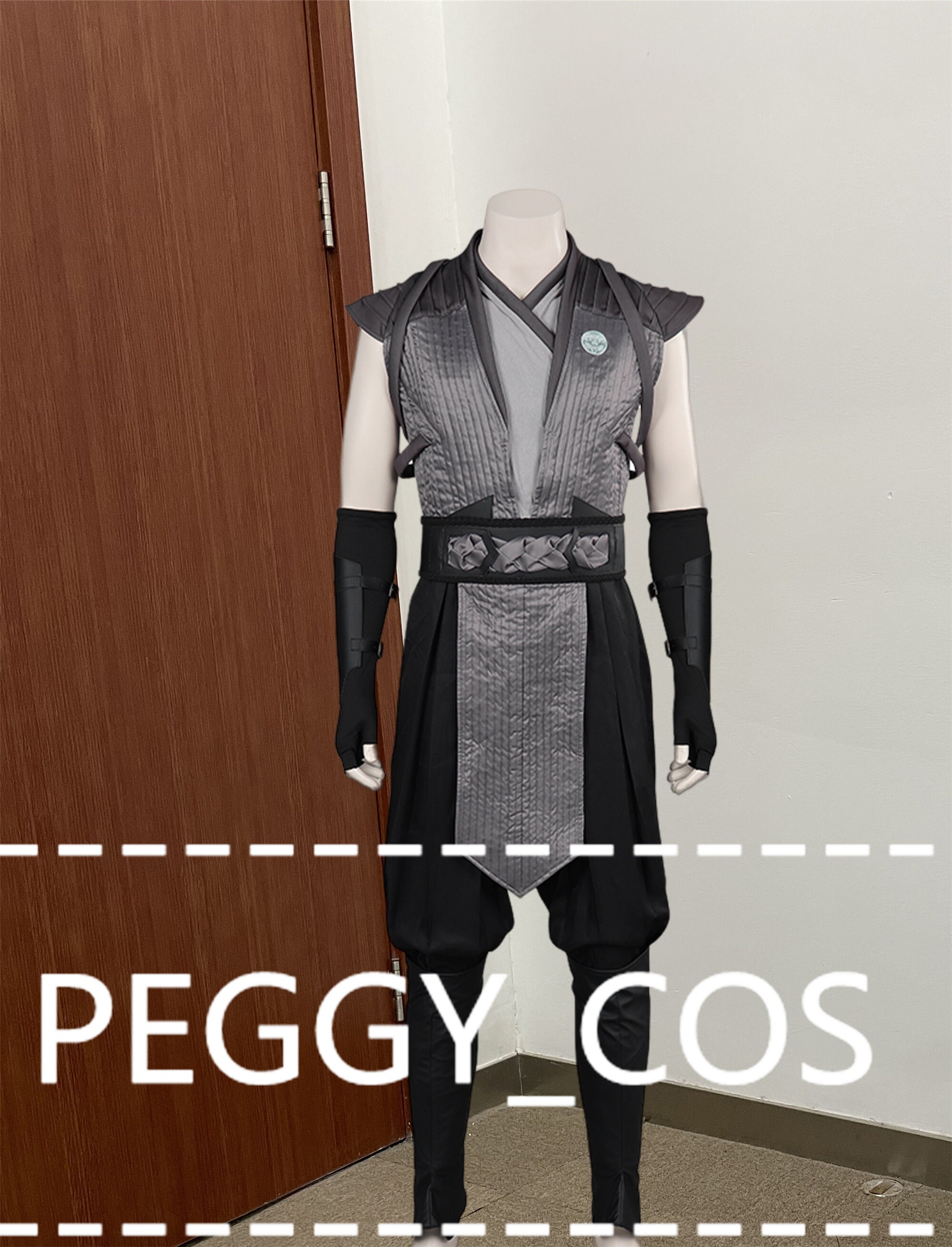 Mortal Kombat Smoke Cosplay