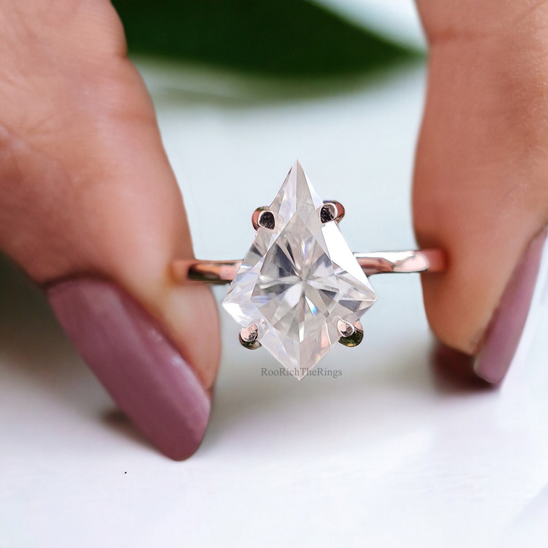 2.35 CT Kite Shape Colorless Moissanite Ring Antique Shape Tab Prong ...