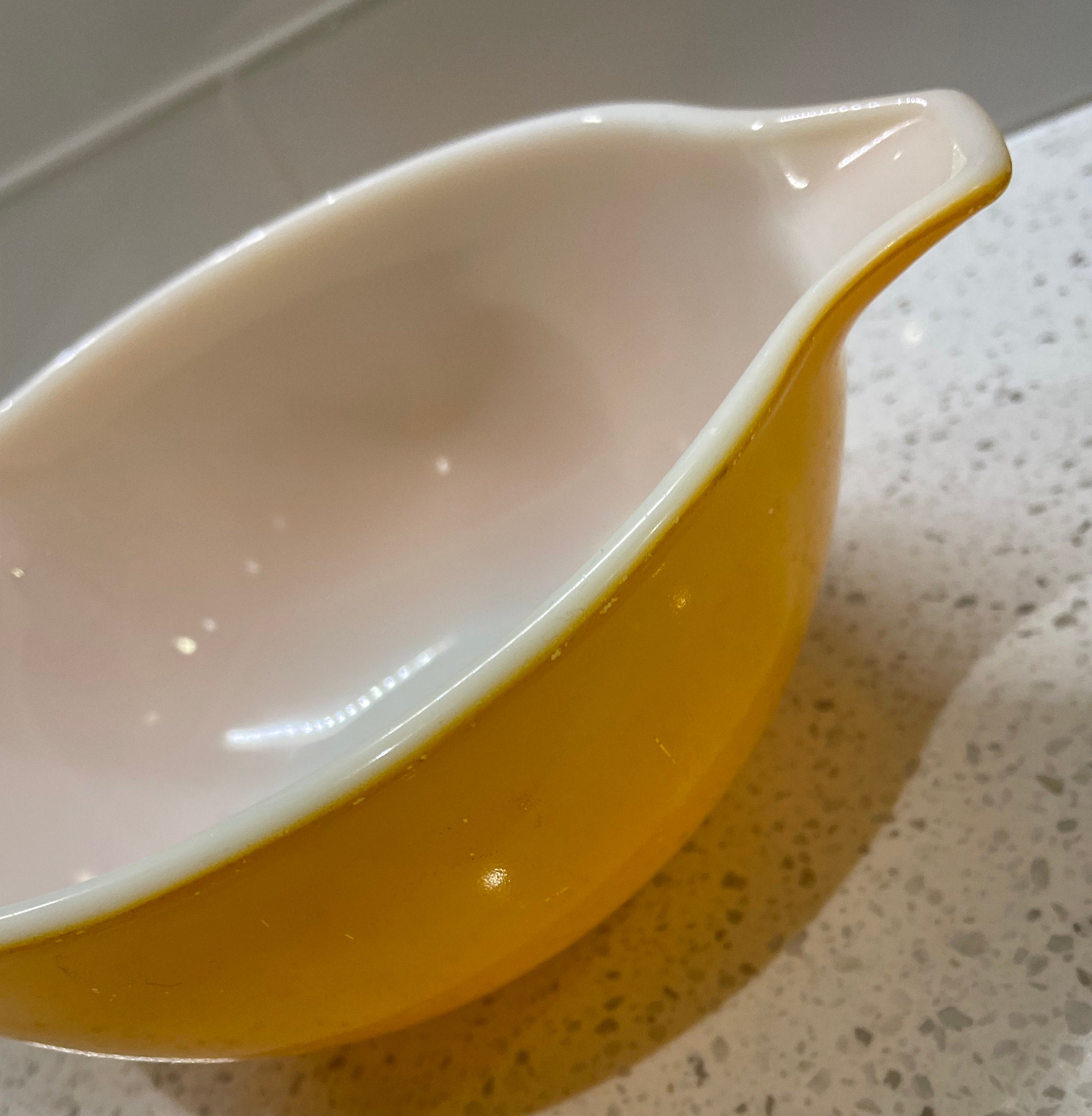 PYREX Large 444 4 Qt. Firehouse Red and a Smaller 442 1 1/2 Qt. Yellow ...