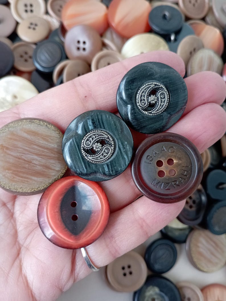 100psc-350 Psc Mixed Sizes and Color Buttons, Lot of Various Buttons ...