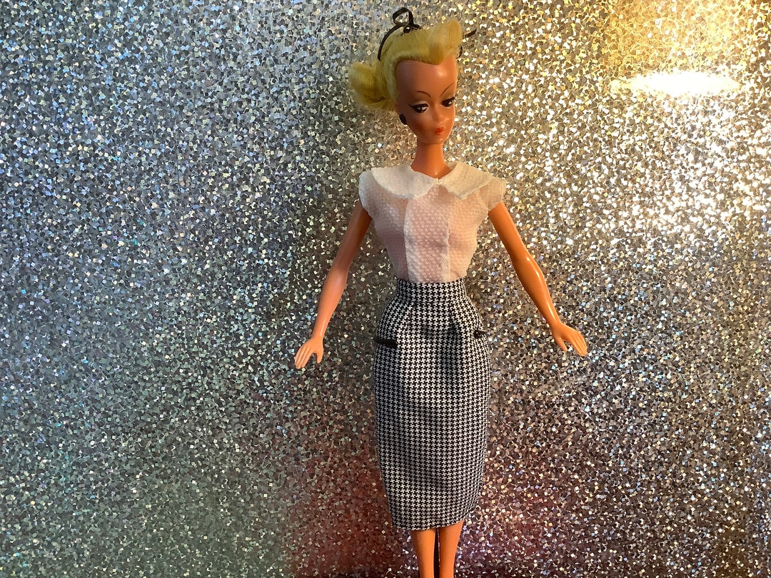 Small and Large Bild Lilli Doll the Librarian - Etsy