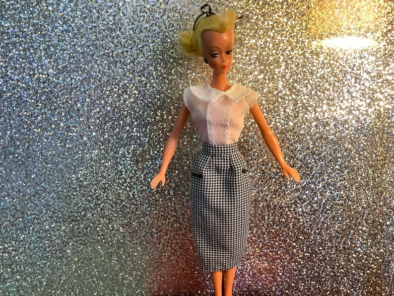 Small and Large Bild Lilli Doll the Librarian - Etsy