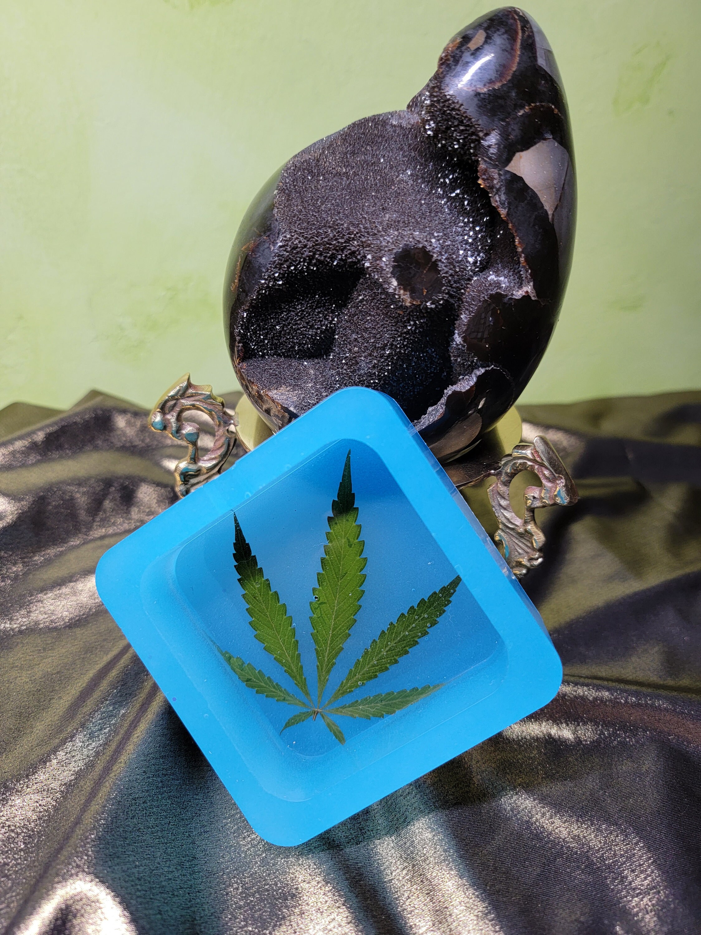 Resin Preserved Cannabis Leaf Ashtrays Glow-in-the-dark Stoner Accessories - Etsy
