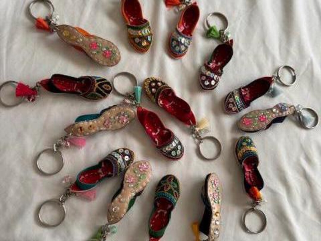 Handmade Leather Pakistani Khussa Keychain Elegant Cultural Accessory ...