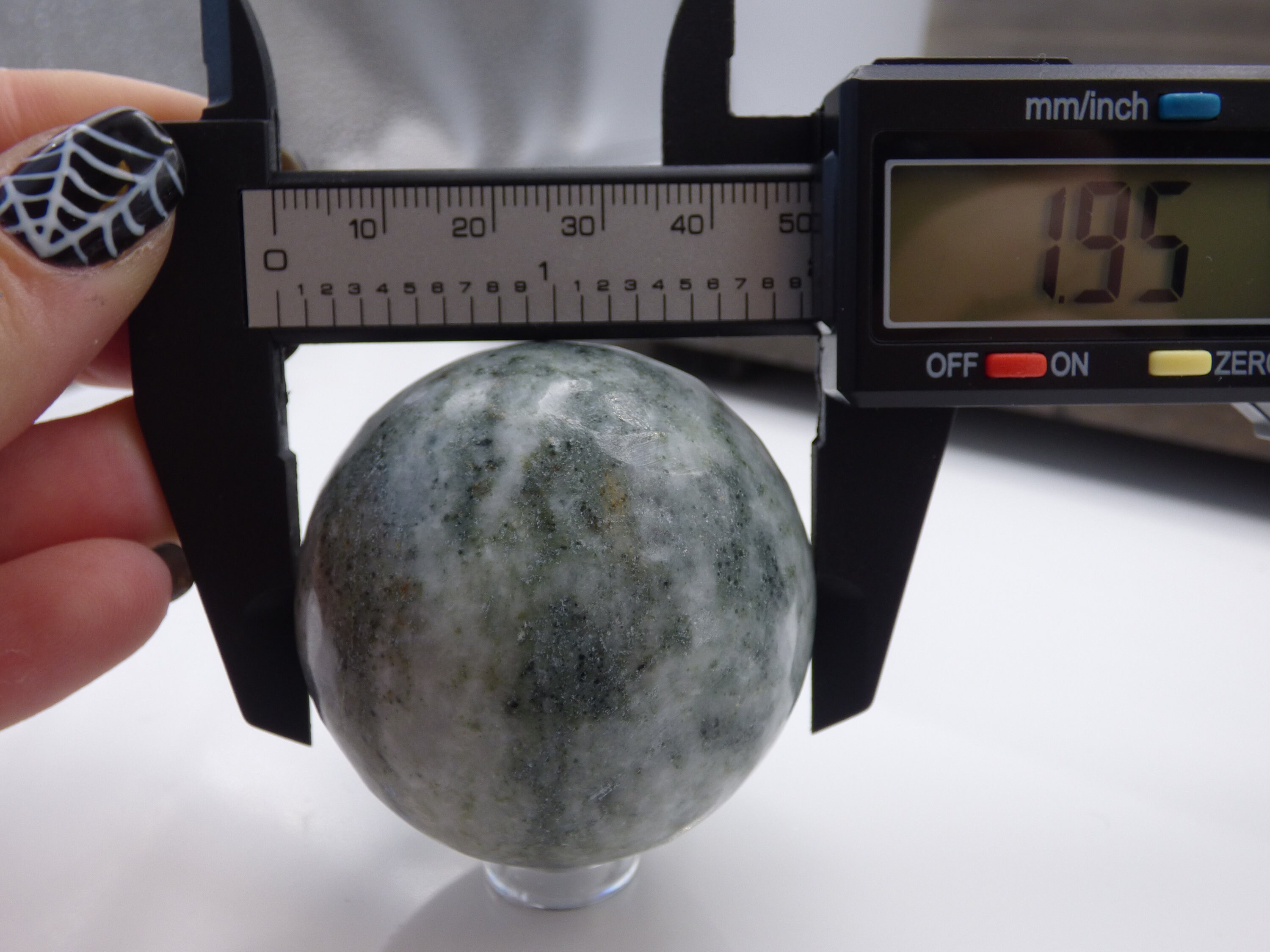 Small Serpentine Sphere - White & Green. Bastite, Bowenite, Verd ...