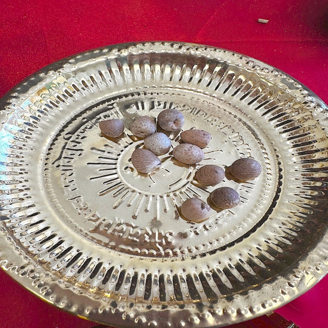 Small Supari/betel Pavitra Pooja Nuts/whole Areca Nut 11pc - Etsy
