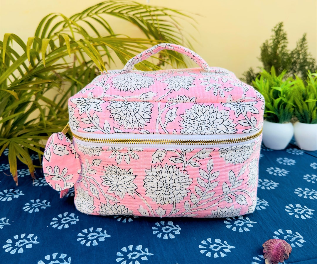 Large Capacity Quilted Cosmetic Bag Travel Makeup Bag Vintage Cosmetic