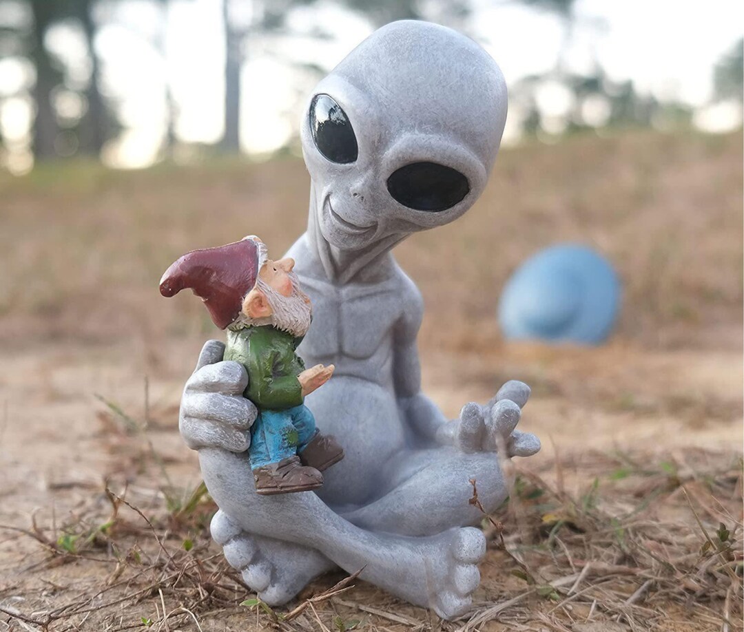 Alien and Gnome Garden Statue Funny Garden Gnome Resin Meditating Alien ...