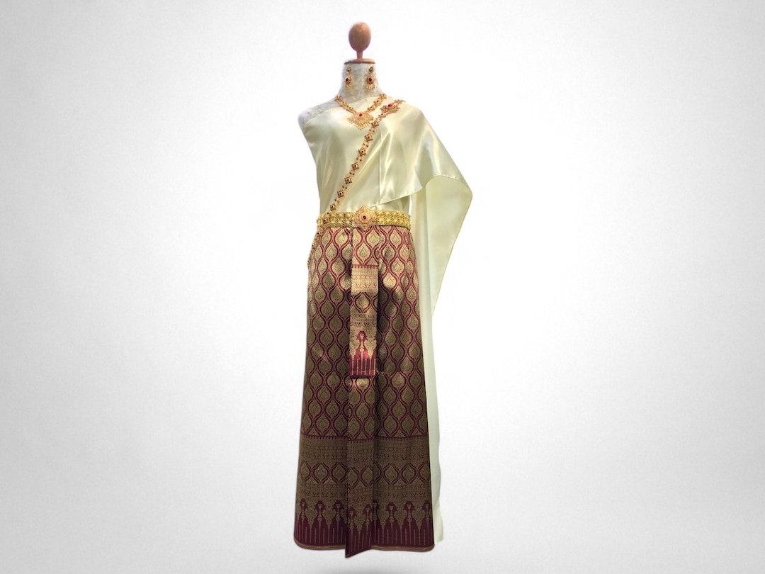 Elegant Thai Traditional Sarong Outfit Set for Brides and Bridesmaids ...
