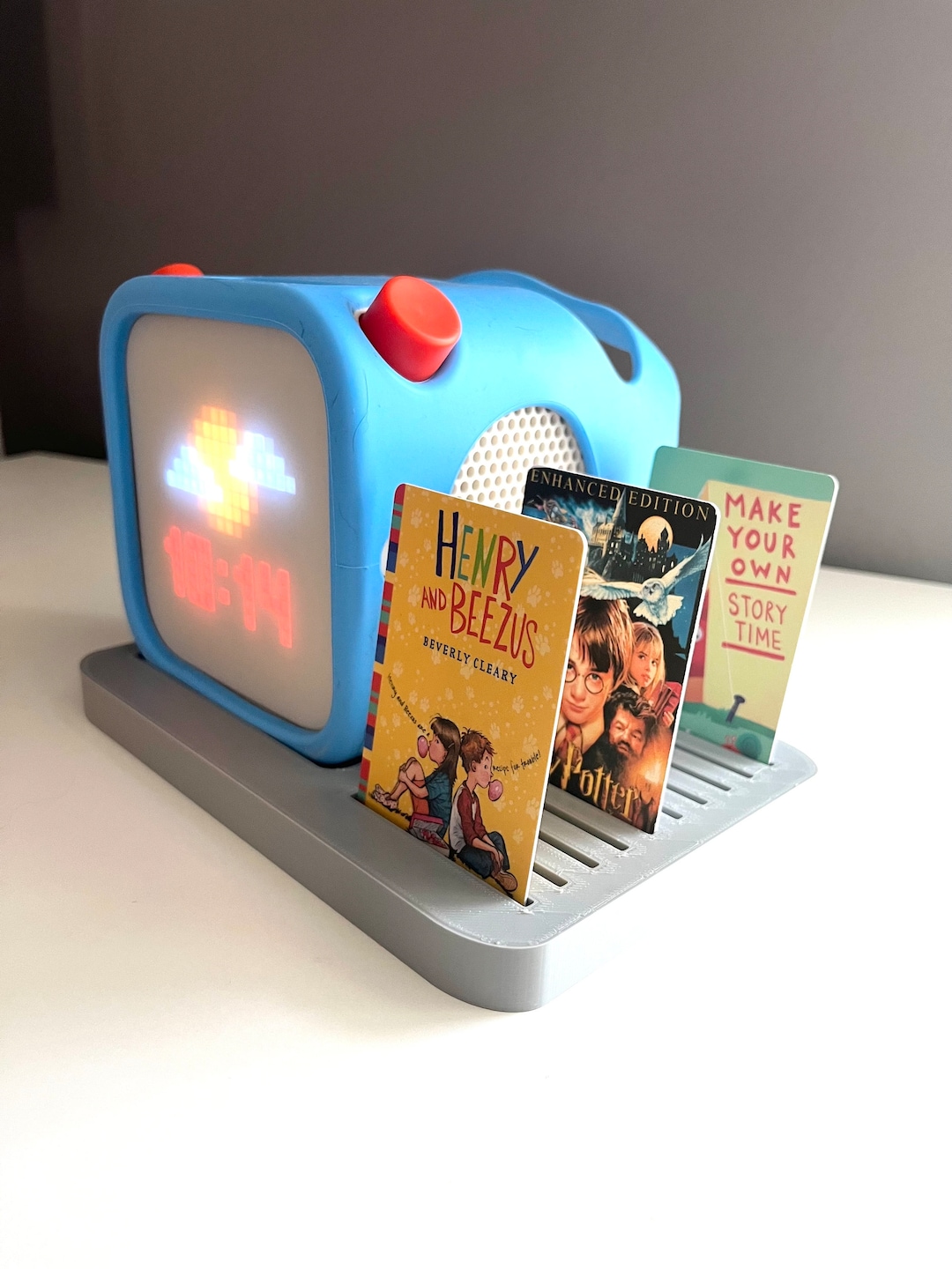 ORIGINAL VERSION 3 Music Player Docking Stand and 10 Card Holder ...