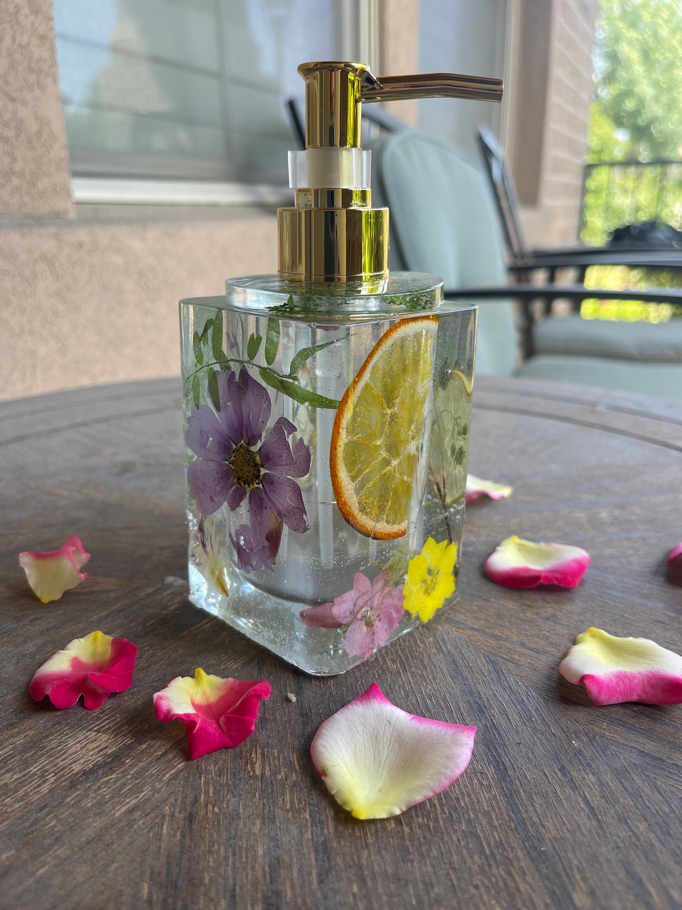 Resin Soap Dispenser, Resin Pressed Flower Soap Dispenser, Soap ...
