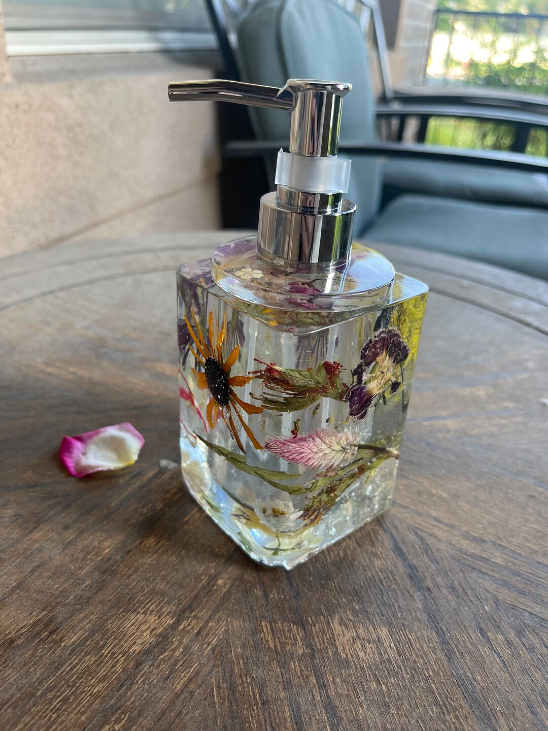 Resin Soap Dispenser, Resin Pressed Flower Soap Dispenser, Soap ...