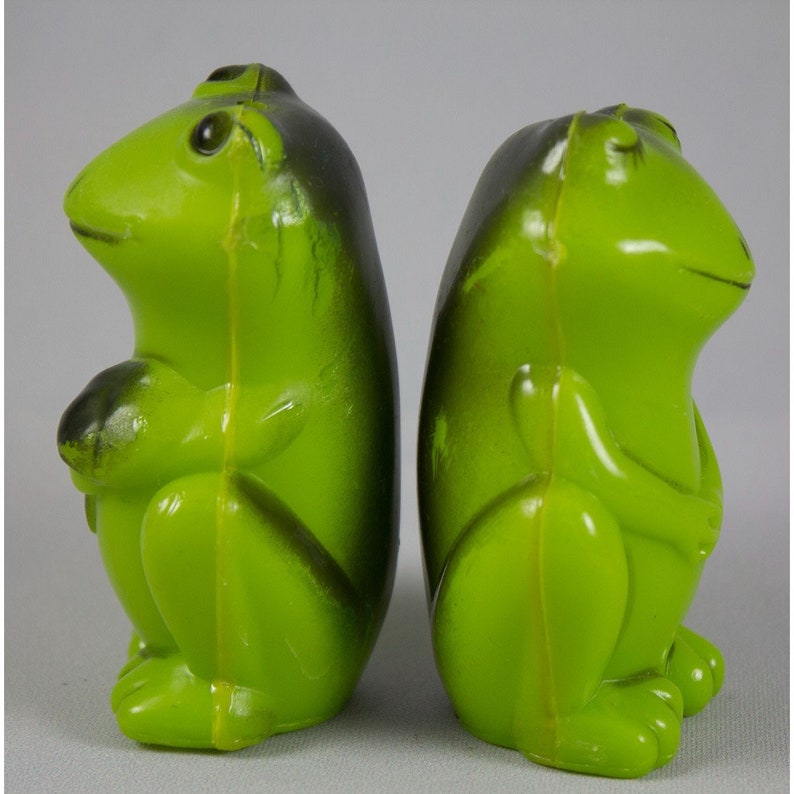 Vtg Hard Plastic Frogs Salt and Pepper Shaker Set Hong Kong Kitsch ...
