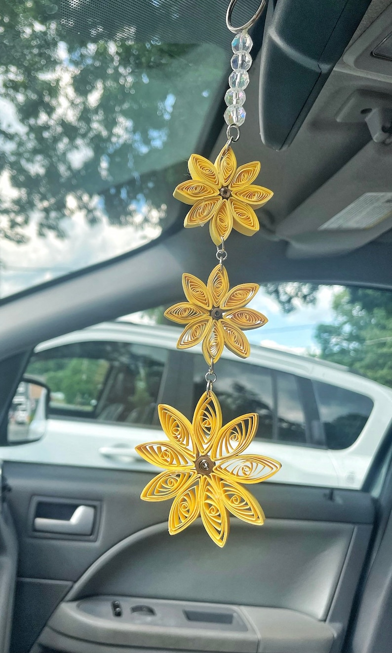 Daisy Quilled Car Charm: Handmade Flower Rearview Mirror Decor - Etsy
