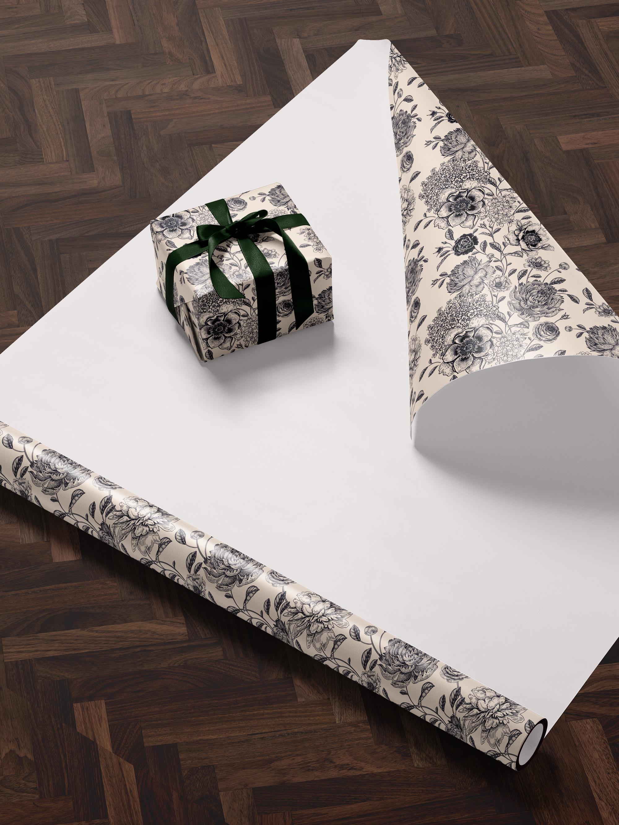 Charming Christmas Wrapping Paper Traditional Holiday Gift Wrap Elegant ...