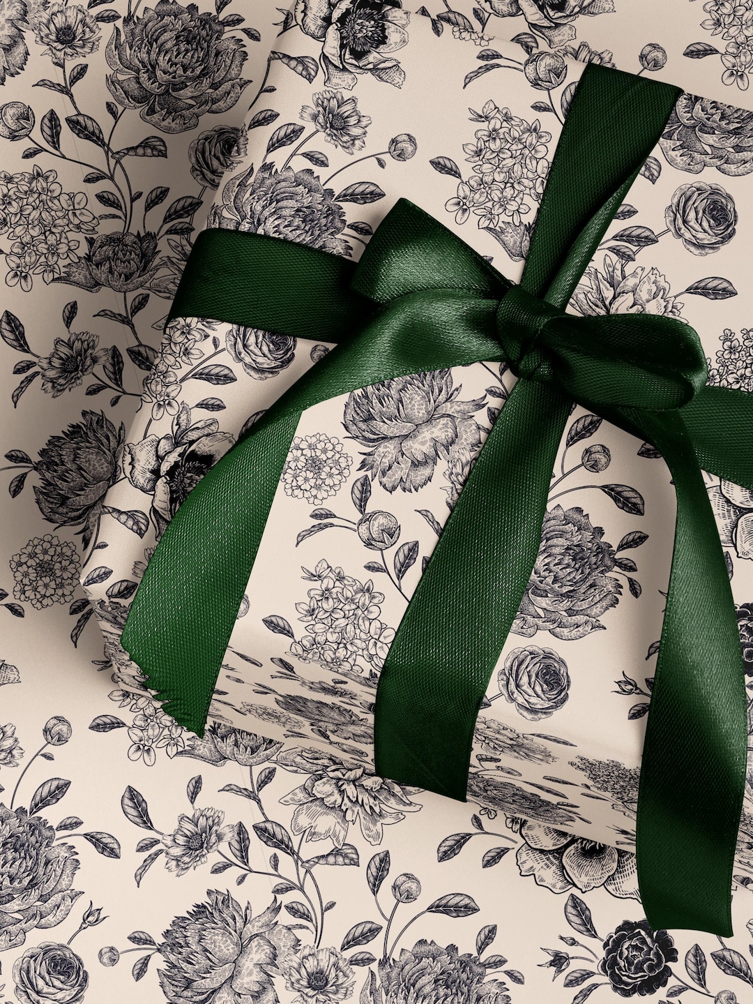 Charming Christmas Wrapping Paper Traditional Holiday Gift Wrap Elegant ...
