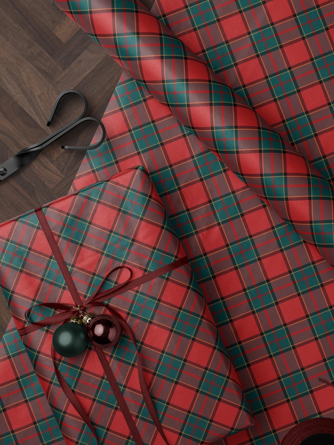 Christmas Plaid Wrapping Paper Nostalgic Christmas Gift Wrap Red and ...