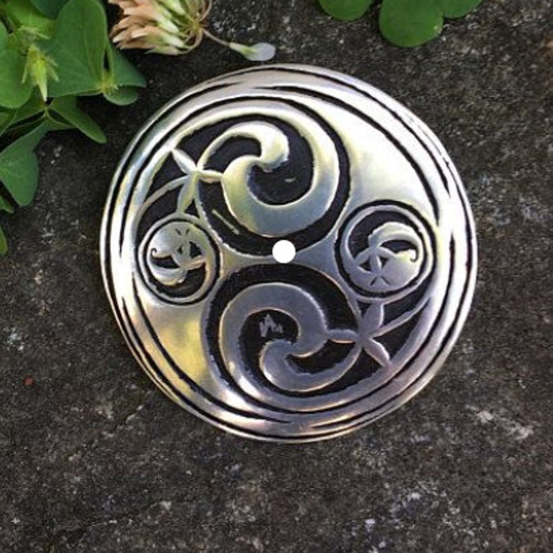 Vintage St. Justin Celtic Swirls Oval Brooch/ Pin. Cornwall. - Etsy