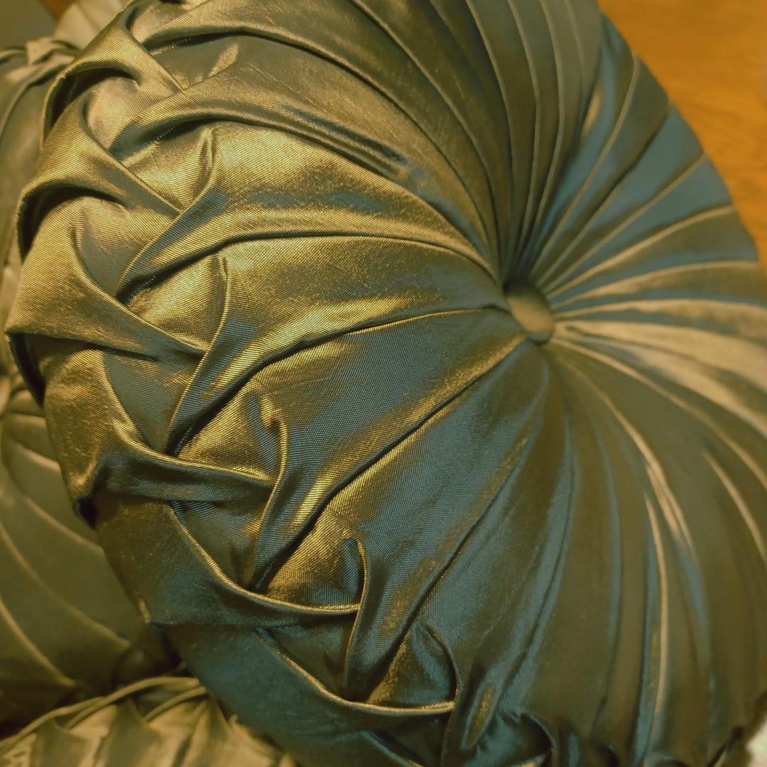 4 Vintage Borgata Pintuck Pleated Round Taffeta Throw Pillows, Avocado ...