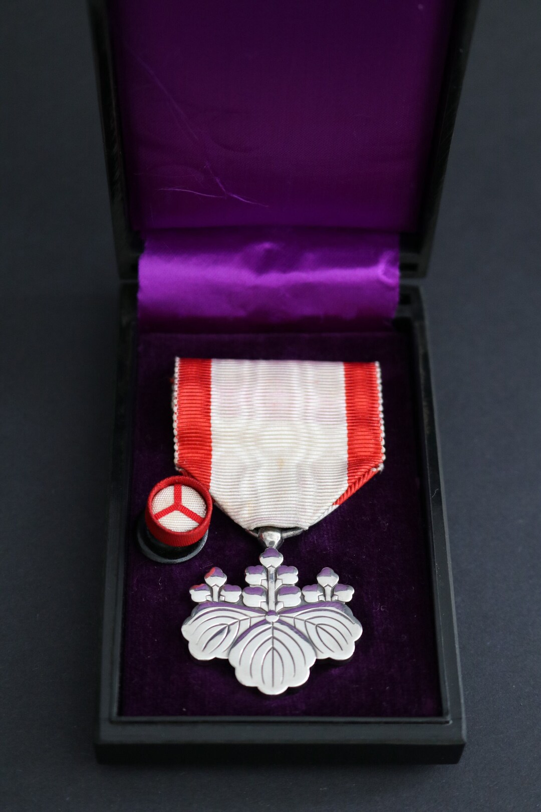 Japanese Medal Order of the Rising Sun 8th Category Buttonhole Pin pure ...