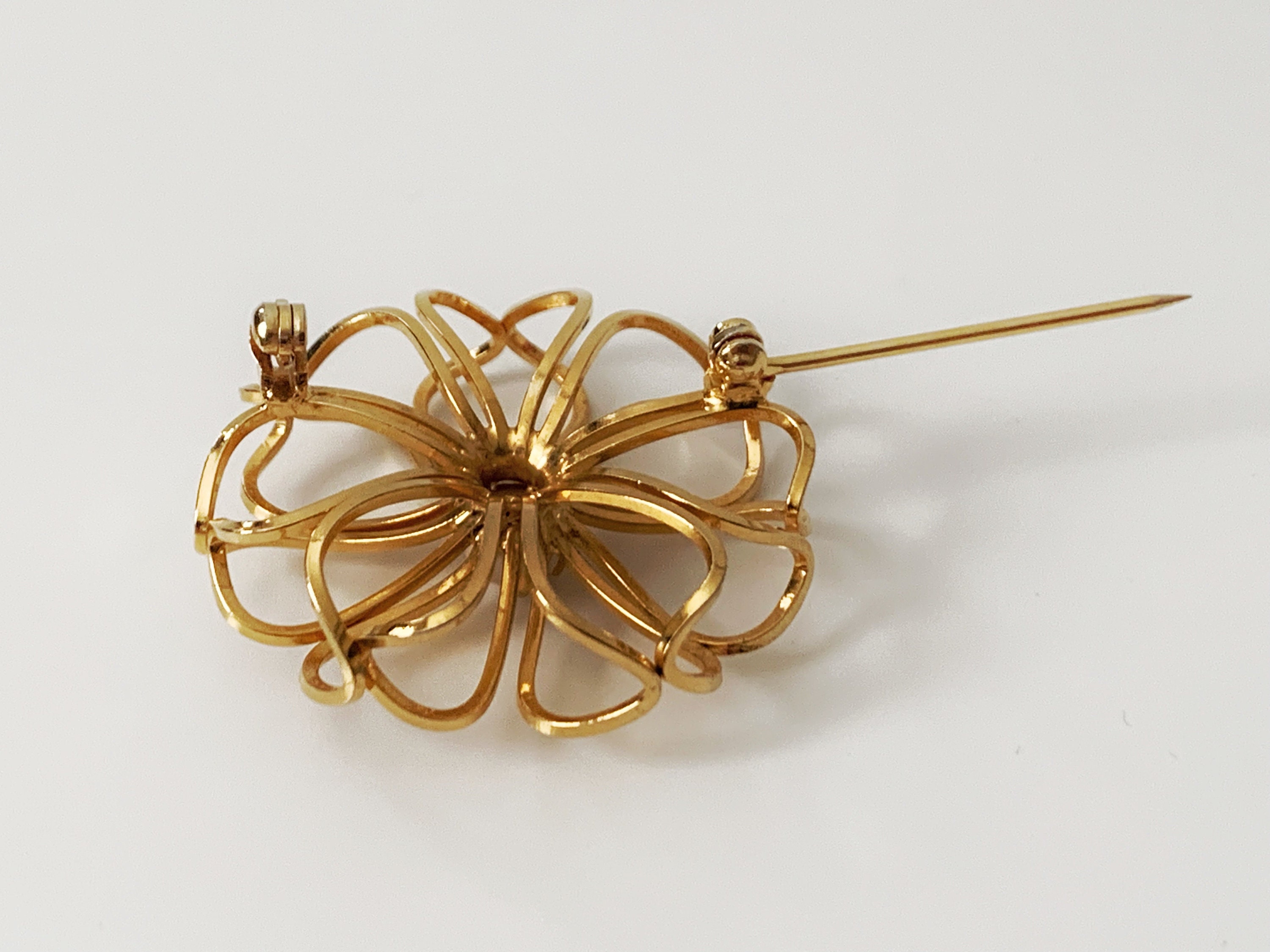 Vintage Gold Tone Flower Brooch With Faux Pearl Center Open Flower ...