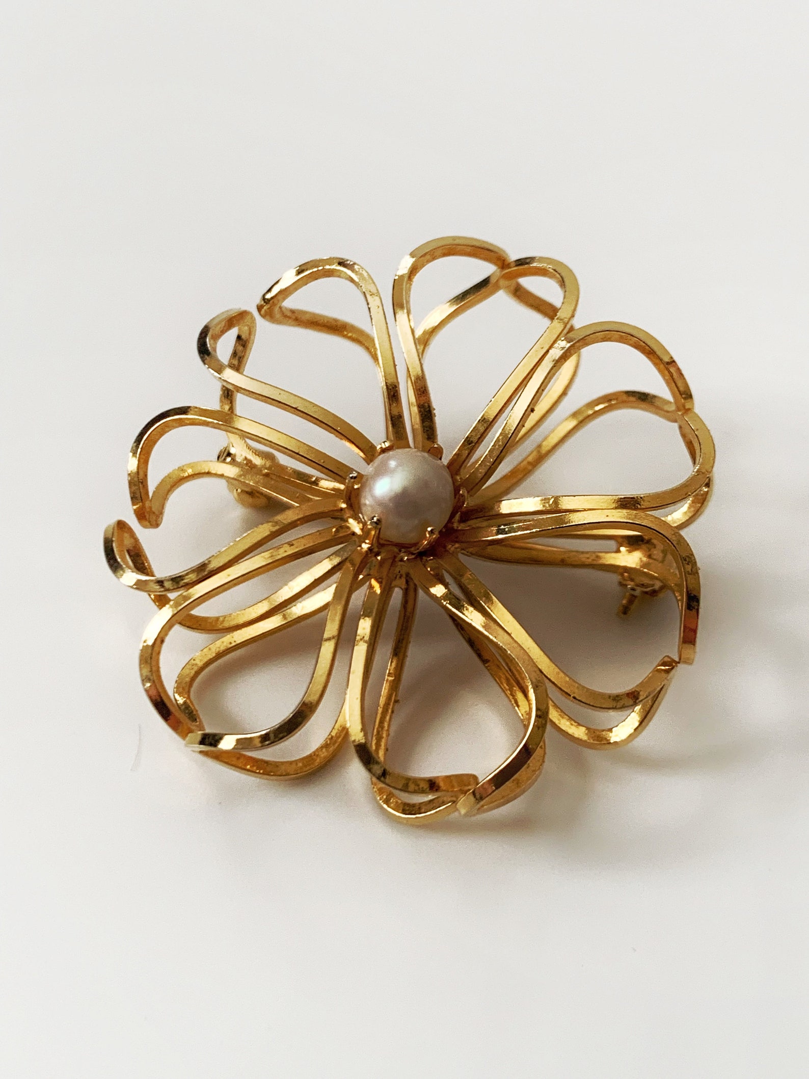 Vintage Gold Tone Flower Brooch With Faux Pearl Center Open Flower ...
