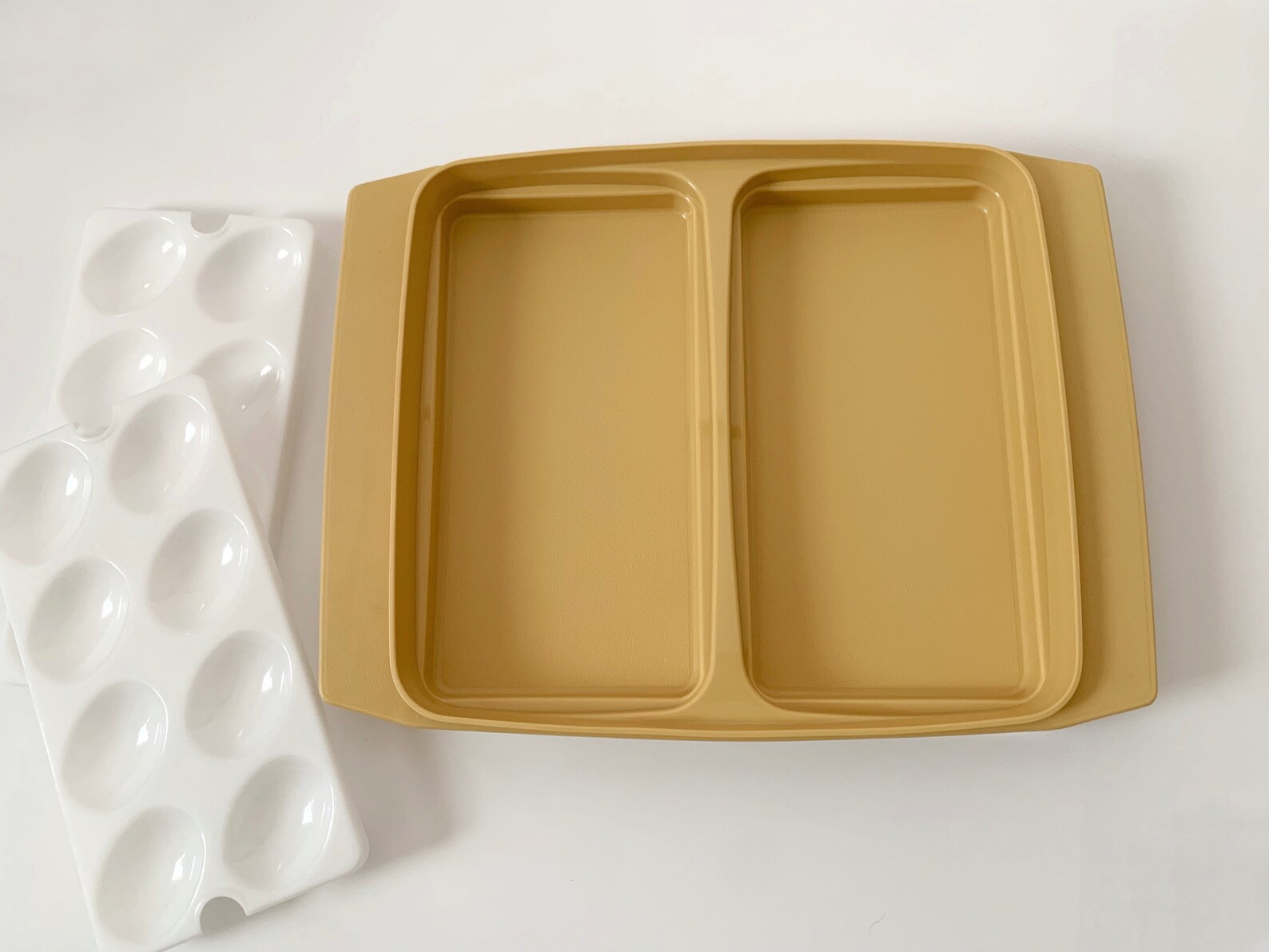 Vintage Tupperware Deviled Egg Store and Serve Harvest Gold Base 723-3 ...