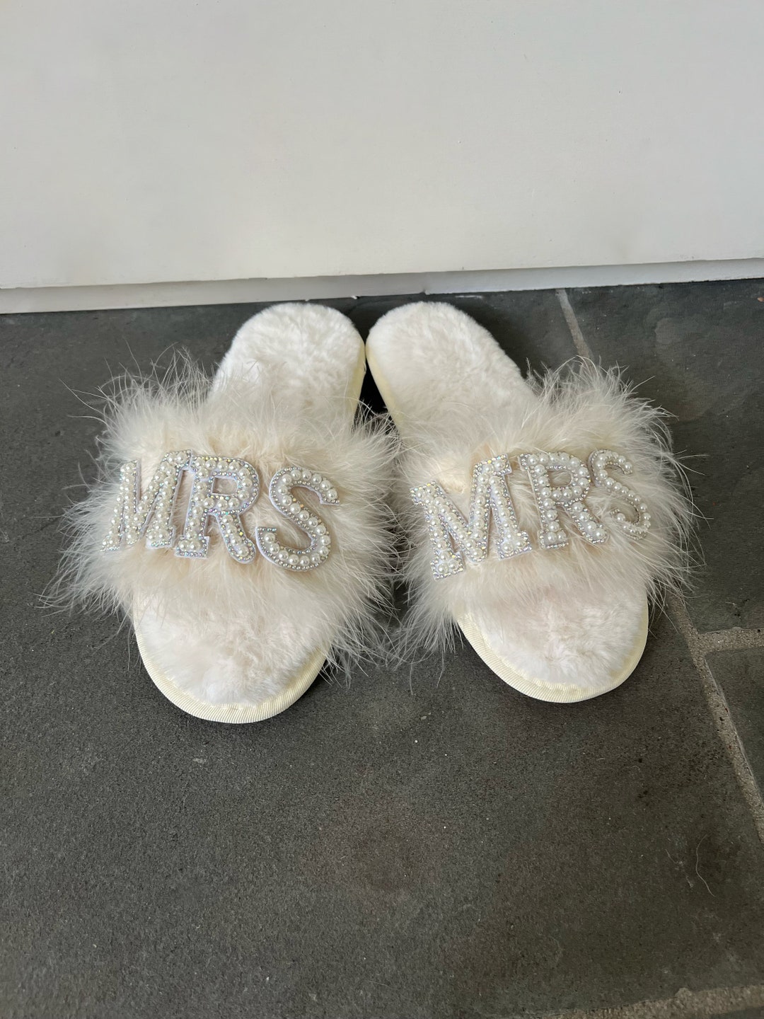 Bride Slippers, Mrs Fluffy White Slippers, Bachelorette Party, Wedding ...