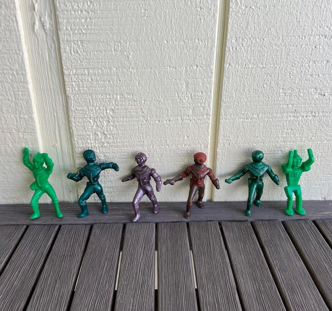 War of the World Playset Pieces by Archer - Hard Plastic Spacemen - 4 ...