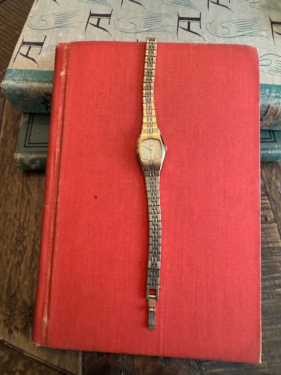 Vintage Seiko Quartz Women’s Wrist Watch (1400-7519) - Gem
