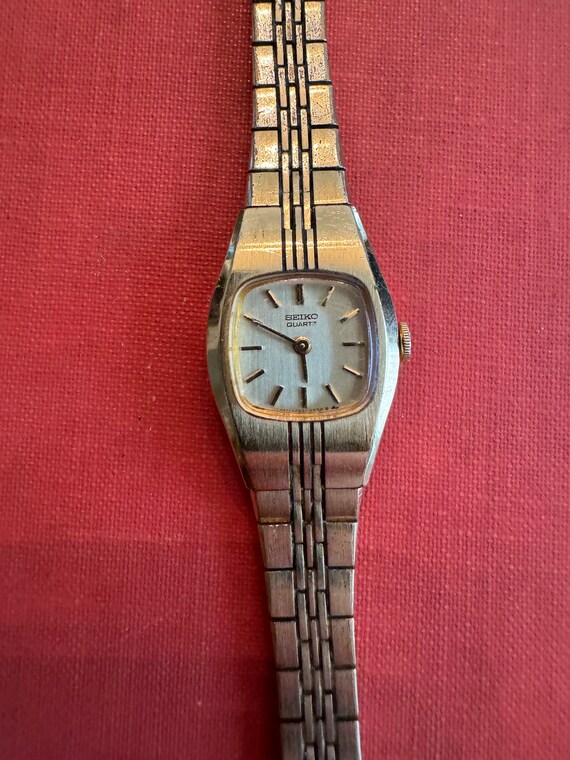 Vintage Seiko Quartz Women’s Wrist Watch (1400-7519) - Gem