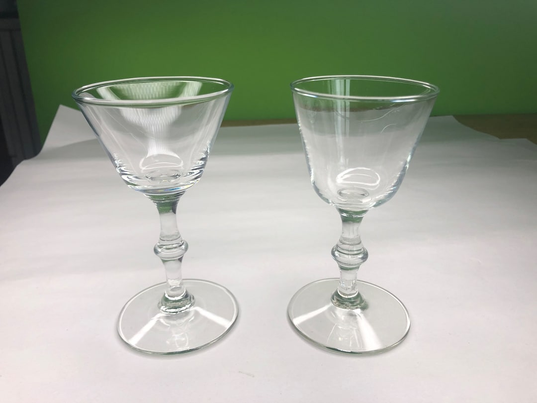 Vintage Clear Glass Wine Stemware Set With Beautiful Classic Shape and ...
