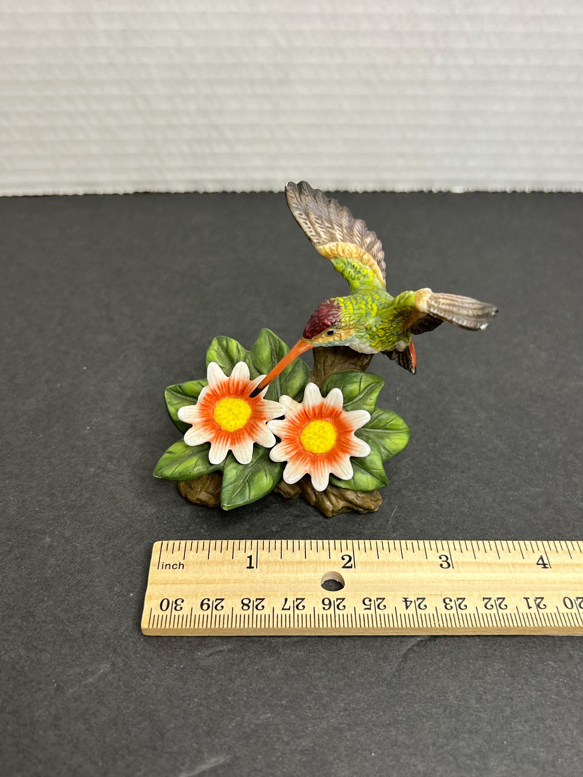 Vintage Porcelain Green Hummingbird Feeding on Round Daisy Flowers ...