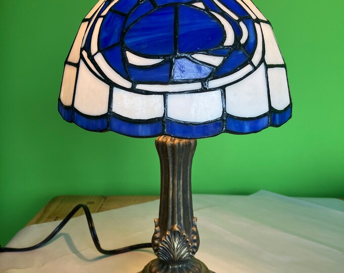 Vintage Penn State Stained Glass Table Lamp Nittany Lion Blue and White ...