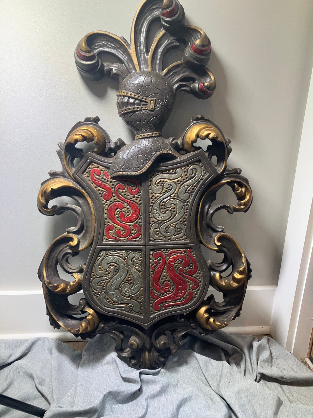 Vintage Coat of Arms Composite Wall Decor With Gorgeous Coloring and ...