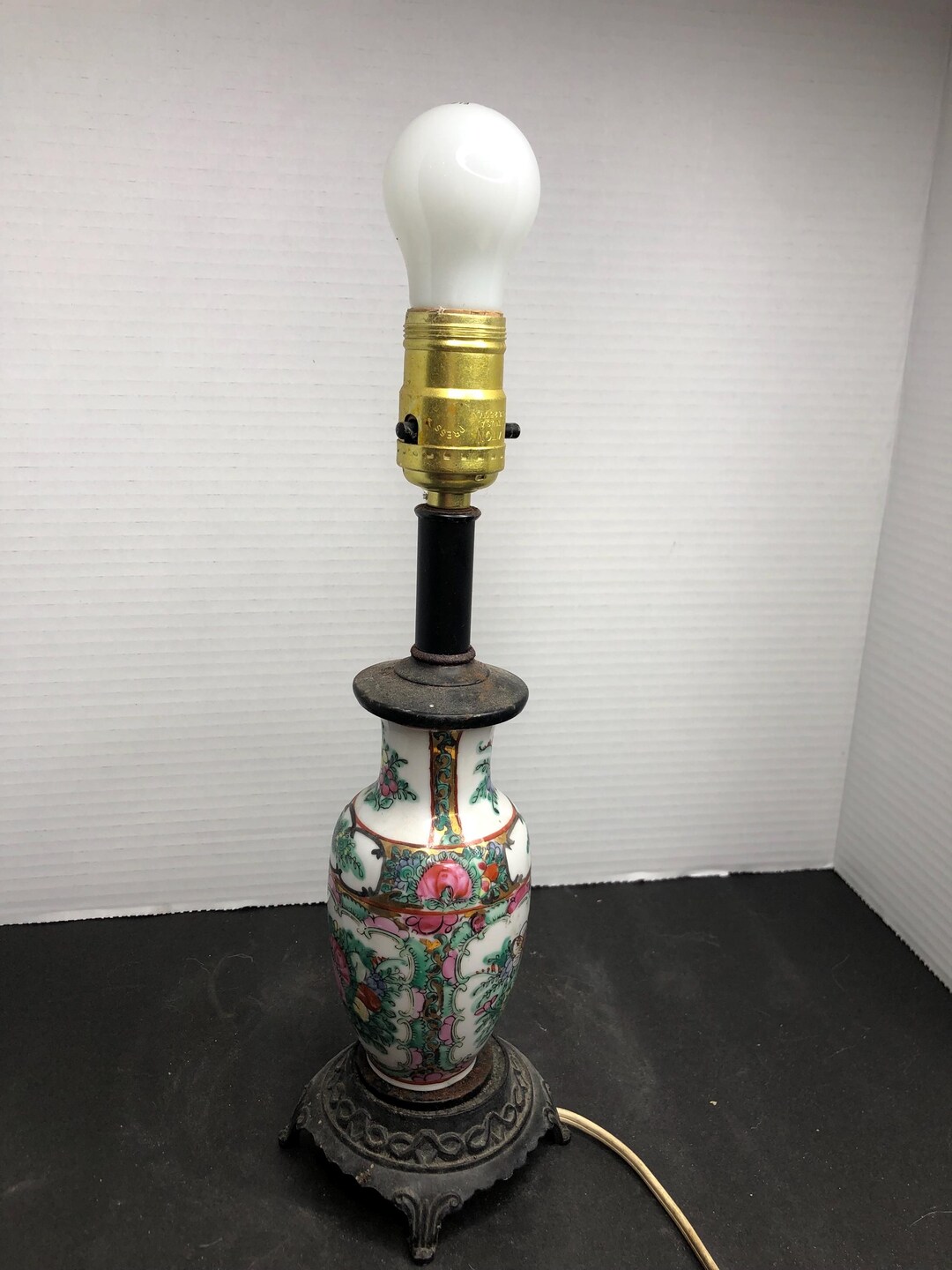 Vintage RARE Chinoiserie Table Lamp With Rose Medallion Style Vintage ...