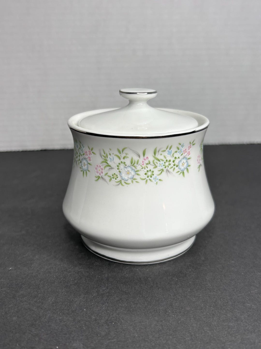 Vintage Taihe Fine China Japan Lidded Sugar Bowl Springtime Floral Band ...