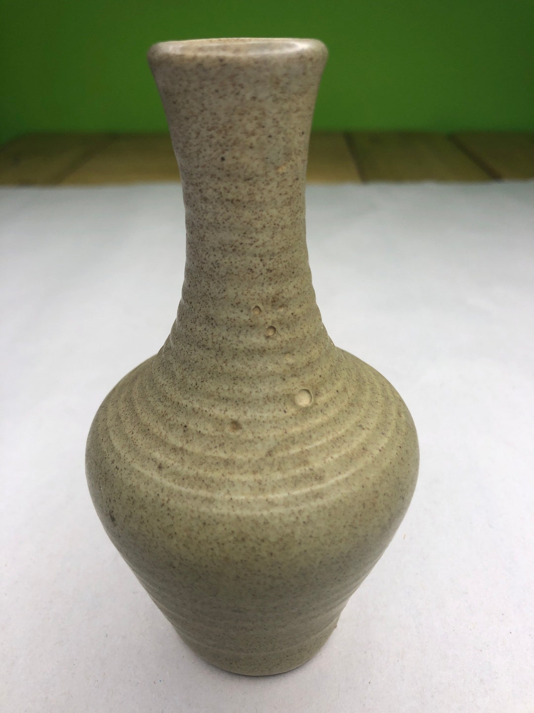 Vintage Pigeon Forge Pottery Bee Hive Type Bud Vase With Gorgeous ...