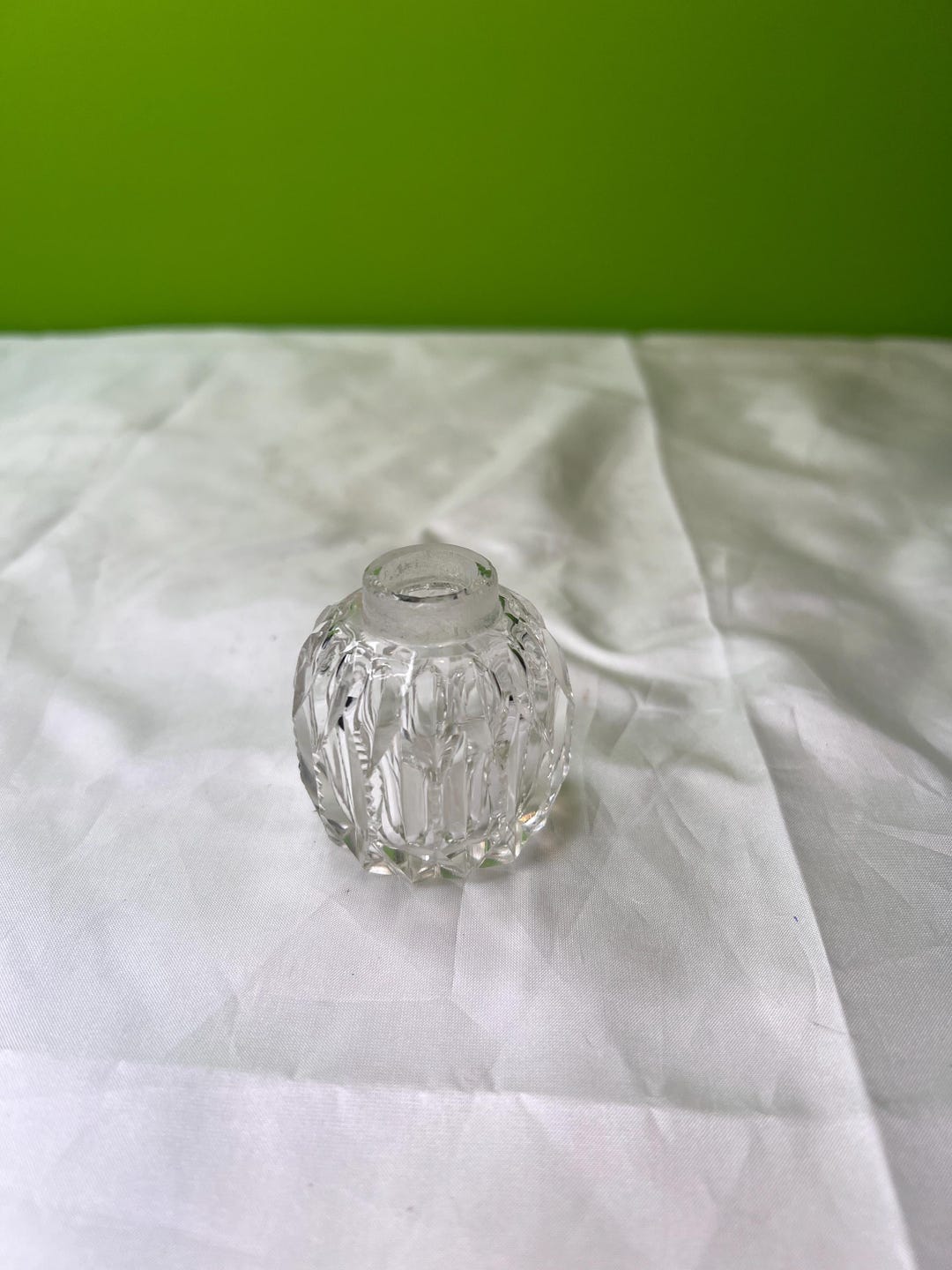 Vintage Clear Glass Ribbed Miniature Bud Vase/ Salt or Pepper Shaker ...