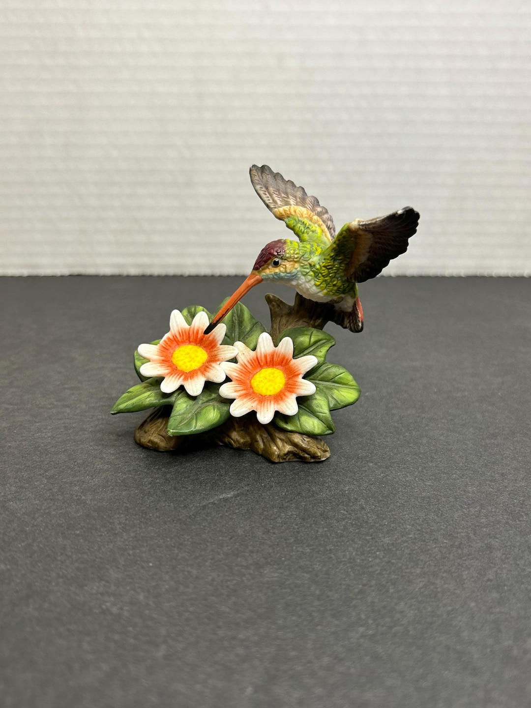 Vintage Porcelain Green Hummingbird Feeding on Round Daisy Flowers ...