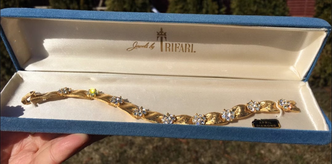 Vintage Trifari Rare April Birthstone Ribbon Bracelet With Original Box ...