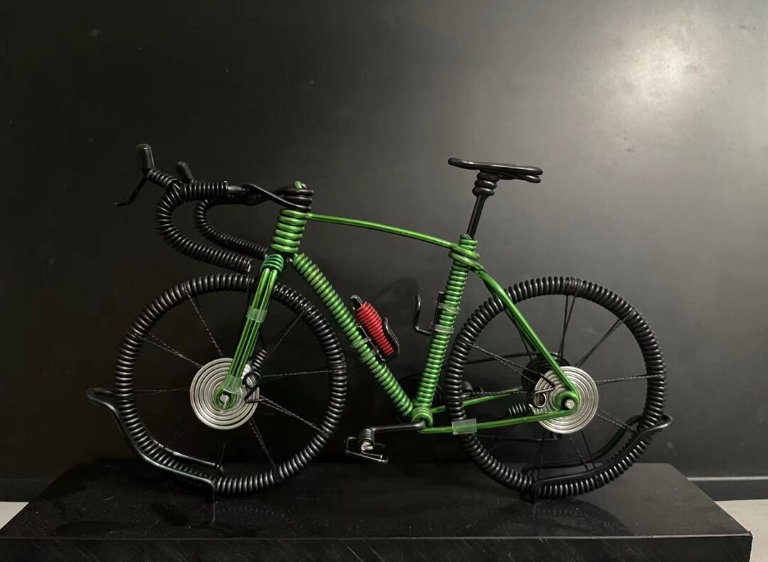 1/10 Scale Wired Bike Model Green Road Bike Model With Base Bicycle ...
