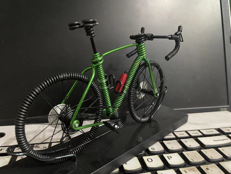 1/10 Scale Wired Bike Model Green Road Bike Model With Base Bicycle ...