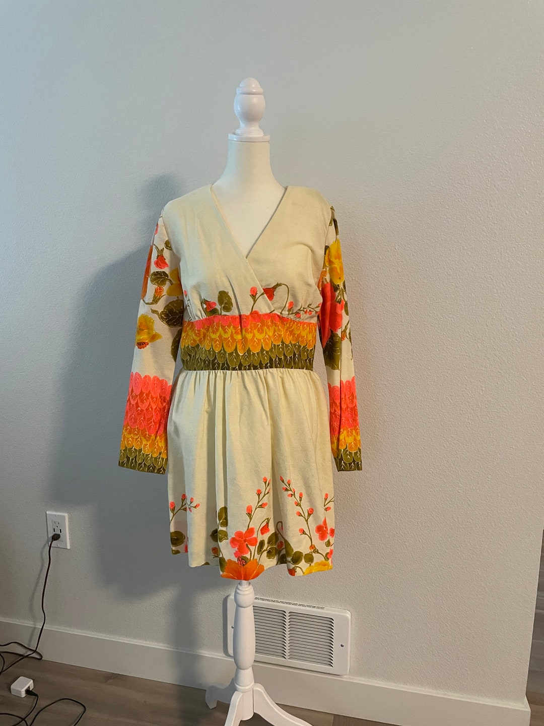 1970s Long Sleeve Cream Psych Dress - Etsy