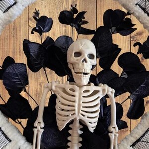 Chunky Yarn Skeleton Halloween Door Decor, Spooky Wall Hanger, Suitable ...