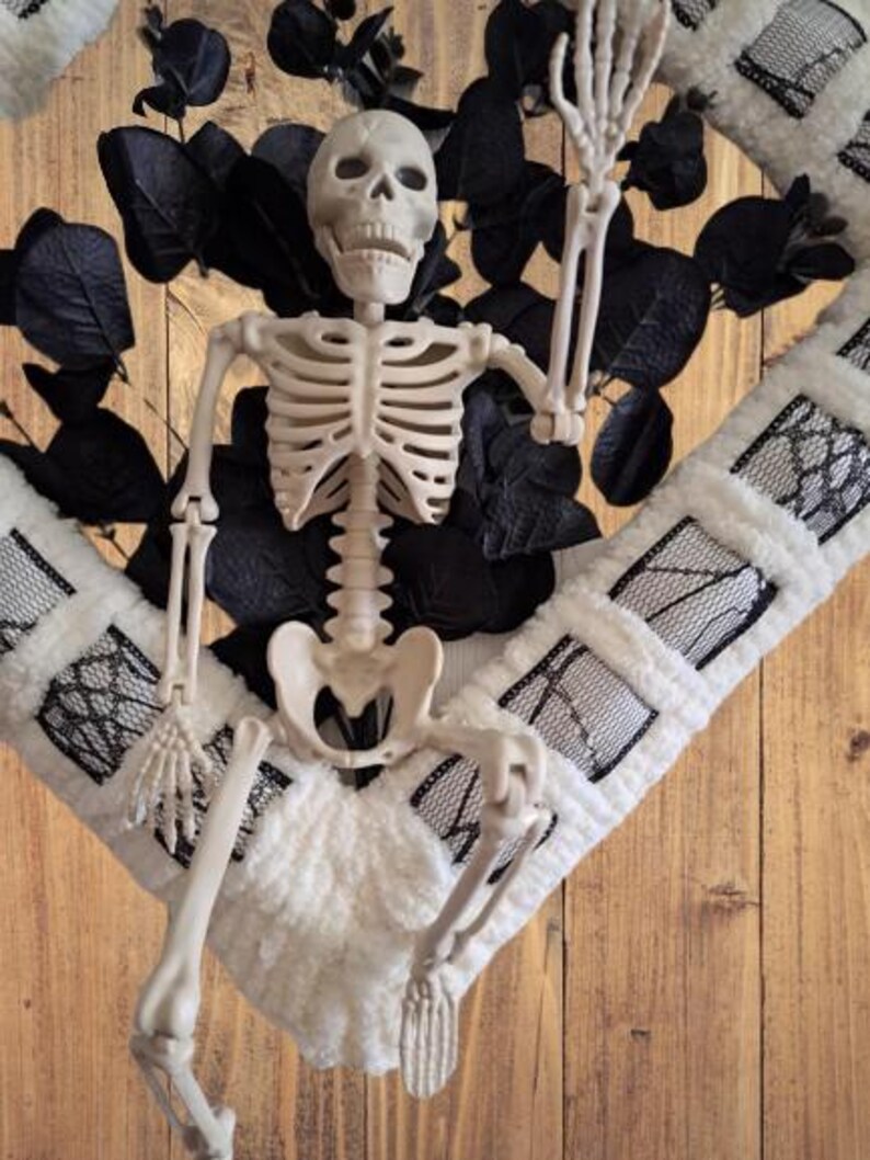 Chunky Yarn Skeleton Halloween Door Decor, Spooky Wall Hanger, Suitable ...