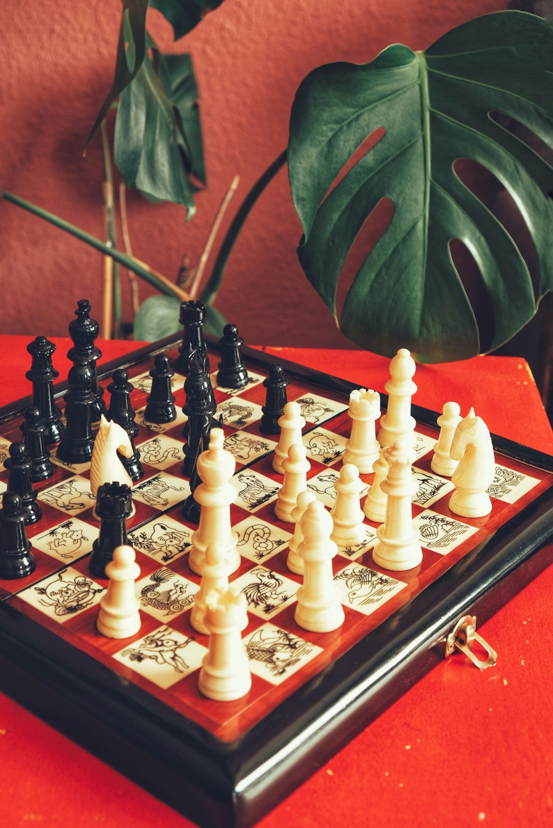 Rare Vintage Chess Set Made of Horn and Bone With Matching Board, Hand ...